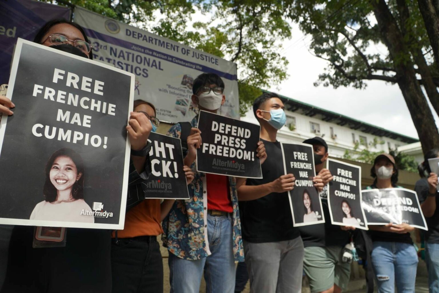 Free Frenchie Mae Cumpio!